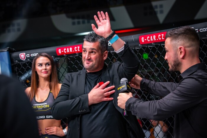 Martin Fenin míří do klece Oktagonu! :: CelebrityRevue.cz