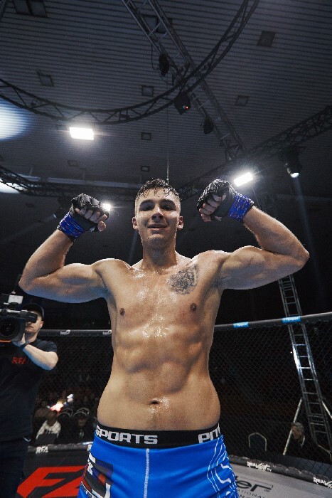 Kosí jedného súpera za druhým: Slovenský fighter Erik Tóth má pred ...